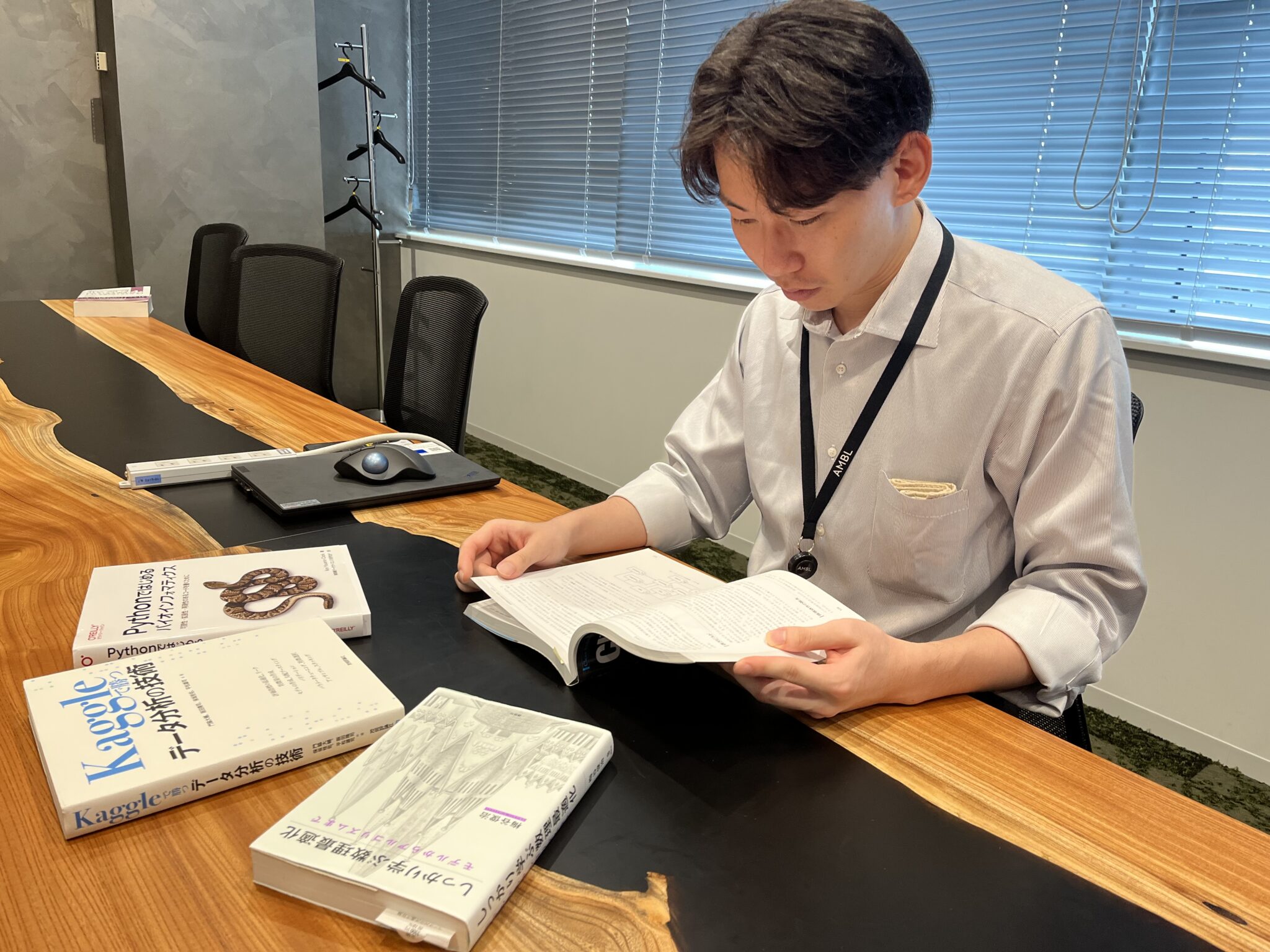 エンジニア必読！AIの学習におススメの5冊をAMBLのAIエンジニアが紹介します。｜COLORS