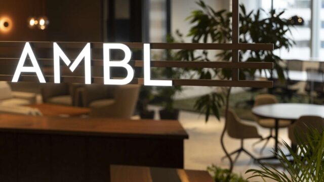 COLORS｜AMBLの色々な人と色々な仕事を発信するメディア